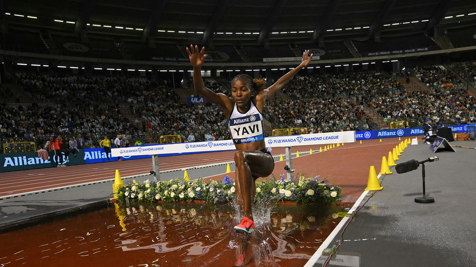 Yavi loopt wereldrecord op nieuwe steeple mijl, Jefferson-Wooden ...